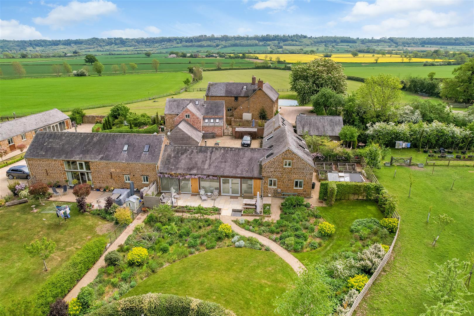 4 Bed, 3 Bath Property For Sale in Tysoe Road, Kineton, CV35 0DY